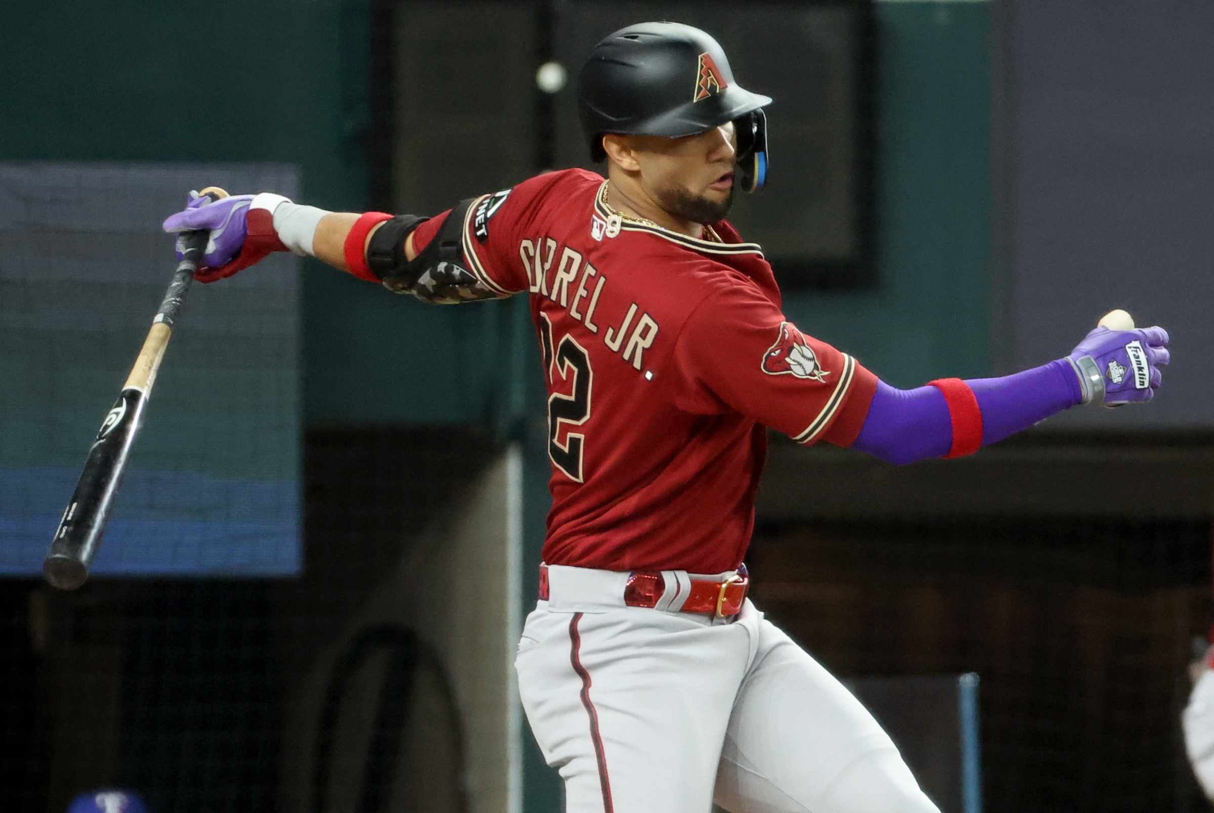 Gurriel Jr. Re-inks with Diamondbacks