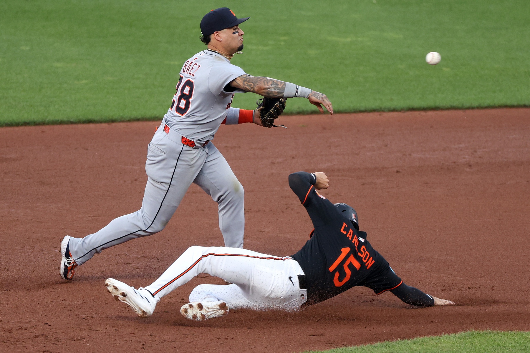 Báez back at shortstop for Detroit