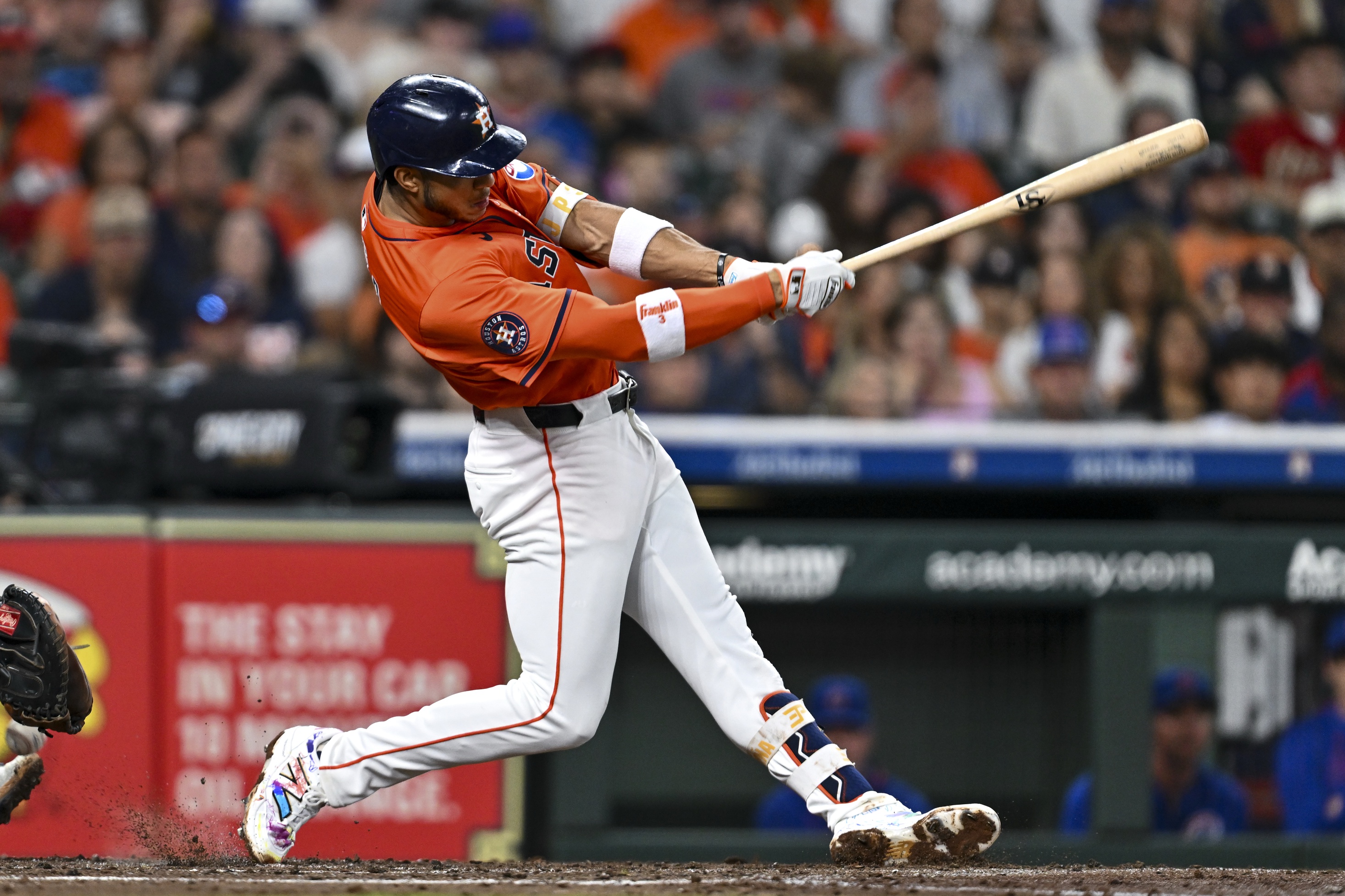 J. Peña injury shuffles Houston infield again